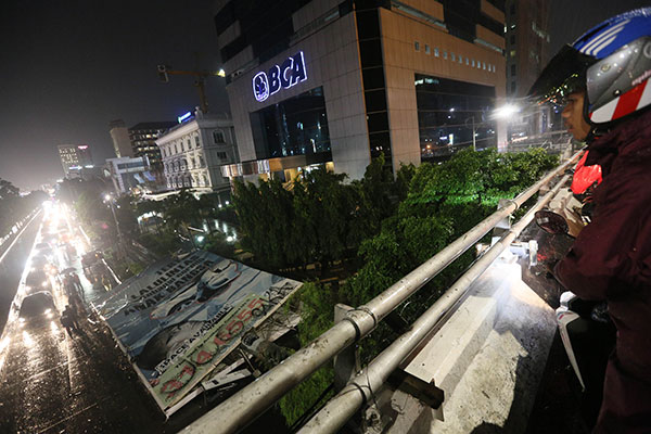 Dinas Pajak DKI Pastikan Baliho di Slipi yang Roboh Berizin