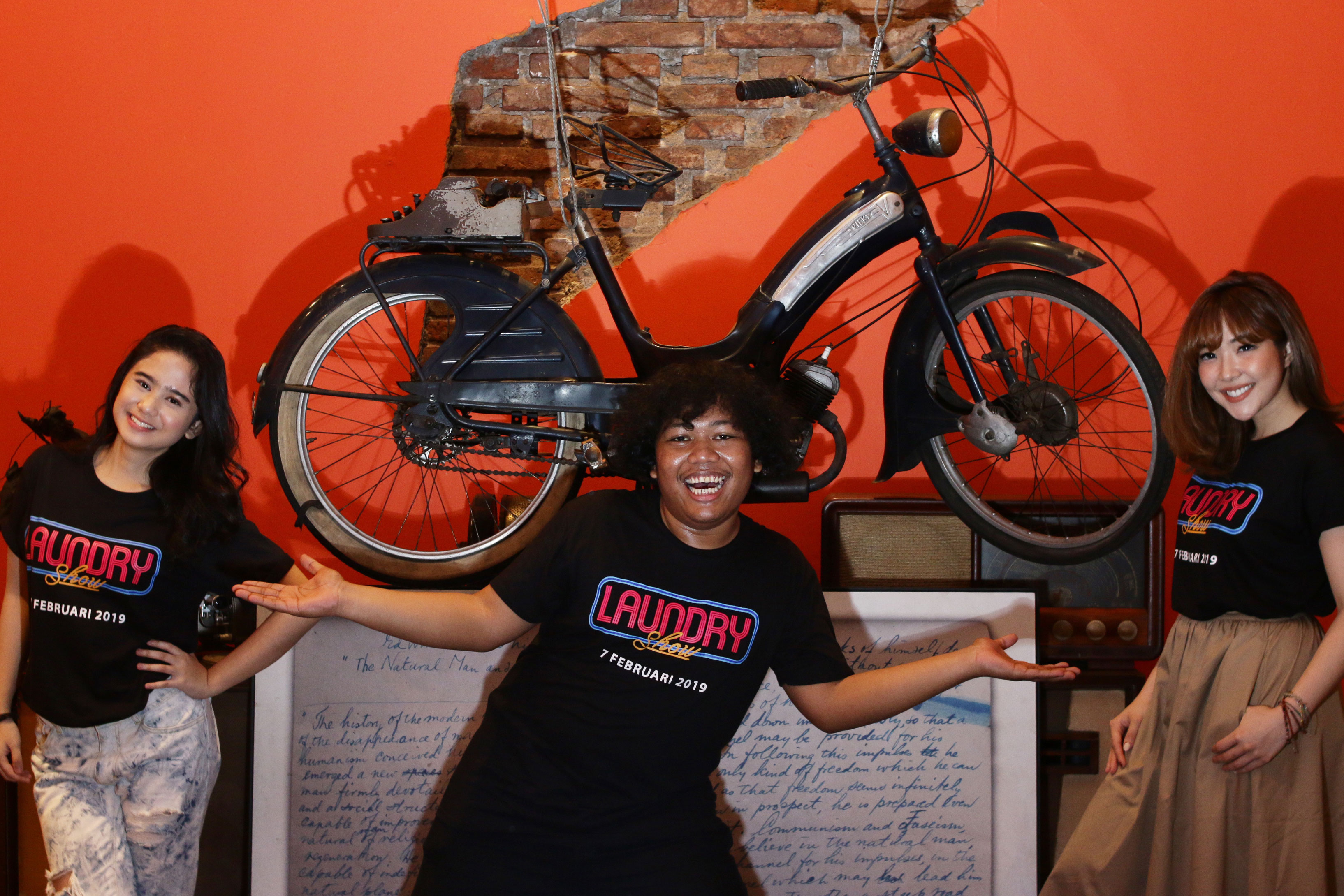 Film Laundry Show Segera Rilis saat Imlek