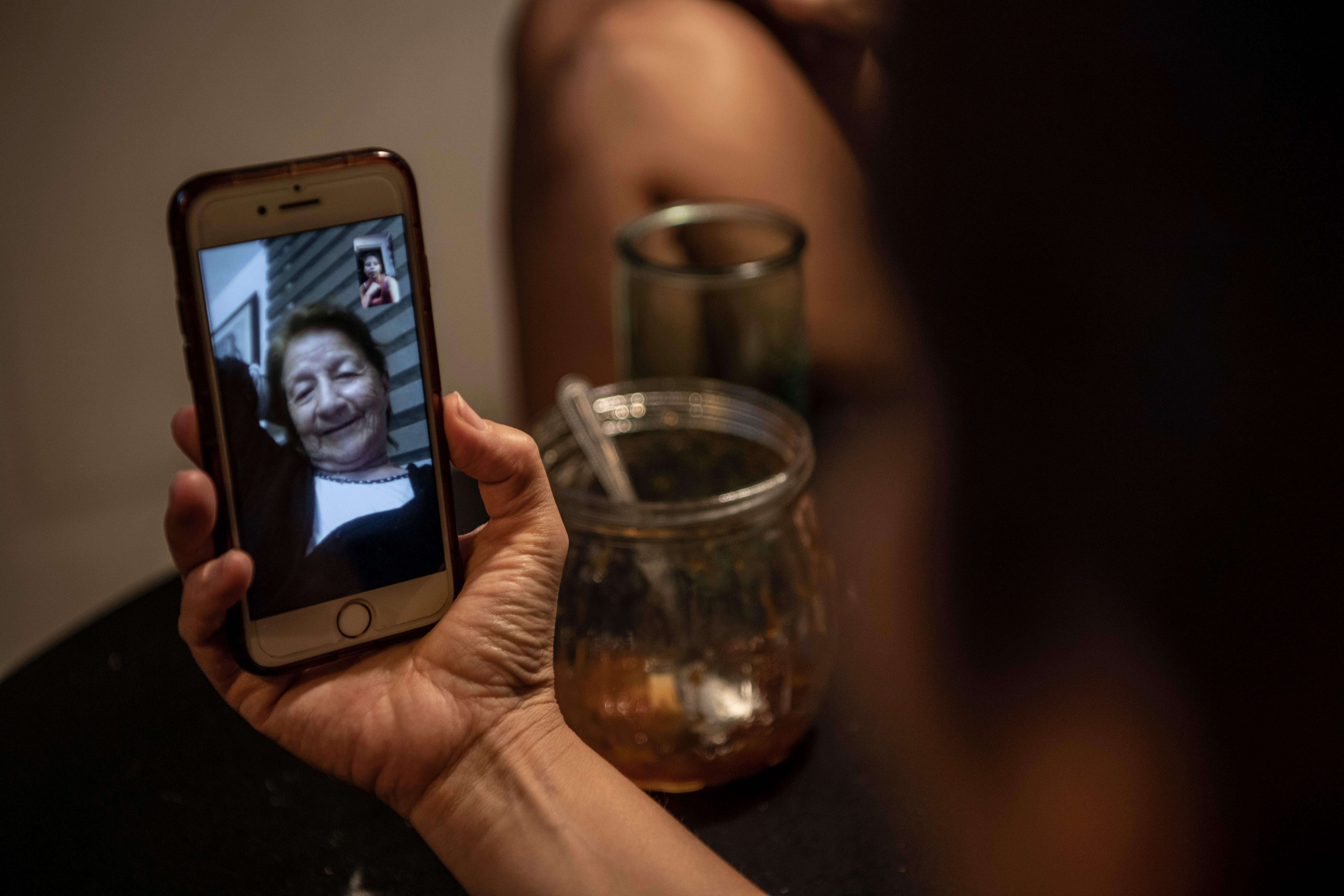 Video Call WhatsApp Kini Bisa 8 Orang