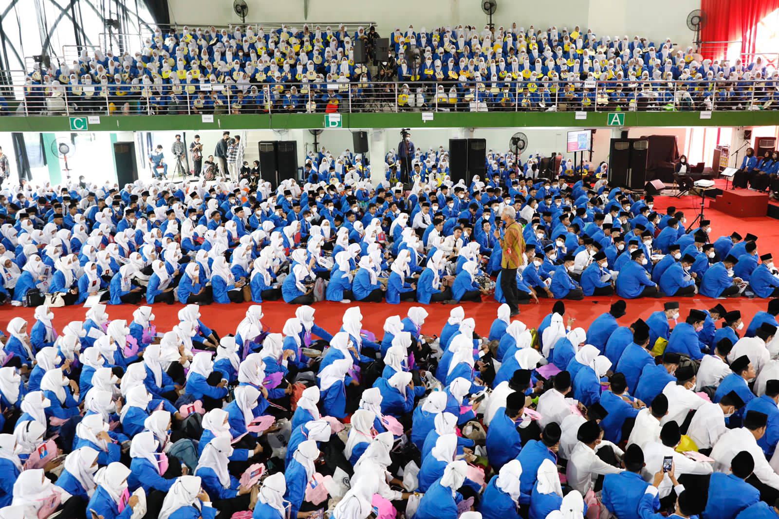 Dari One Student One Client, Ganjar Harap Mahasiswa Ikut Turunkan ...