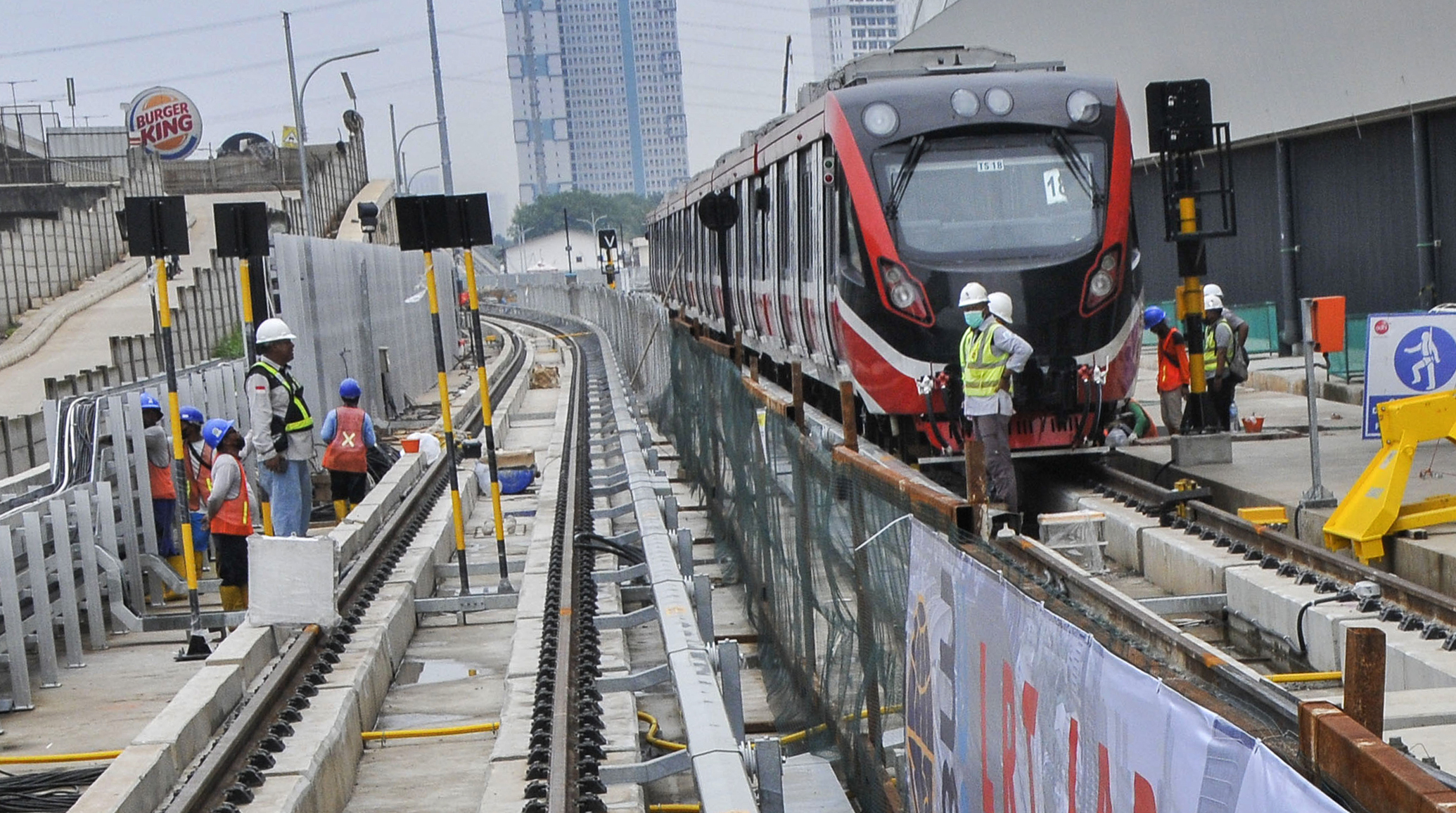 Beroperasi Juli, Progres LRT Jabodebek 88,4 Persen