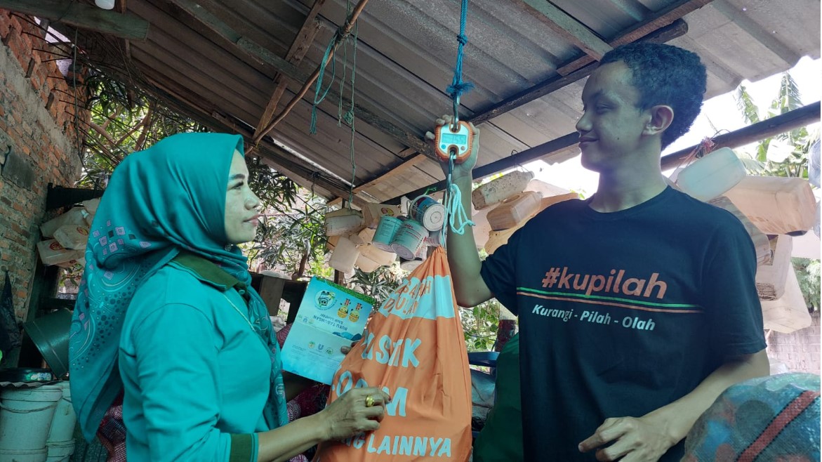 Program PHINLA Menuntun Bank Sampah di Jakarta