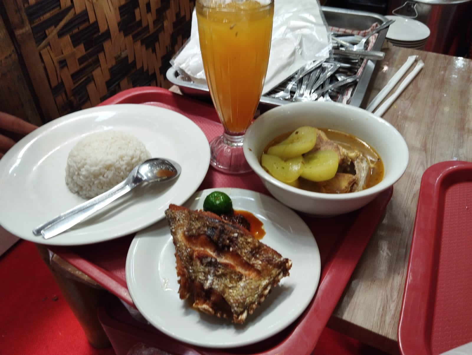 Mencicip Sambal Warung Mak Beng yang Legendaris