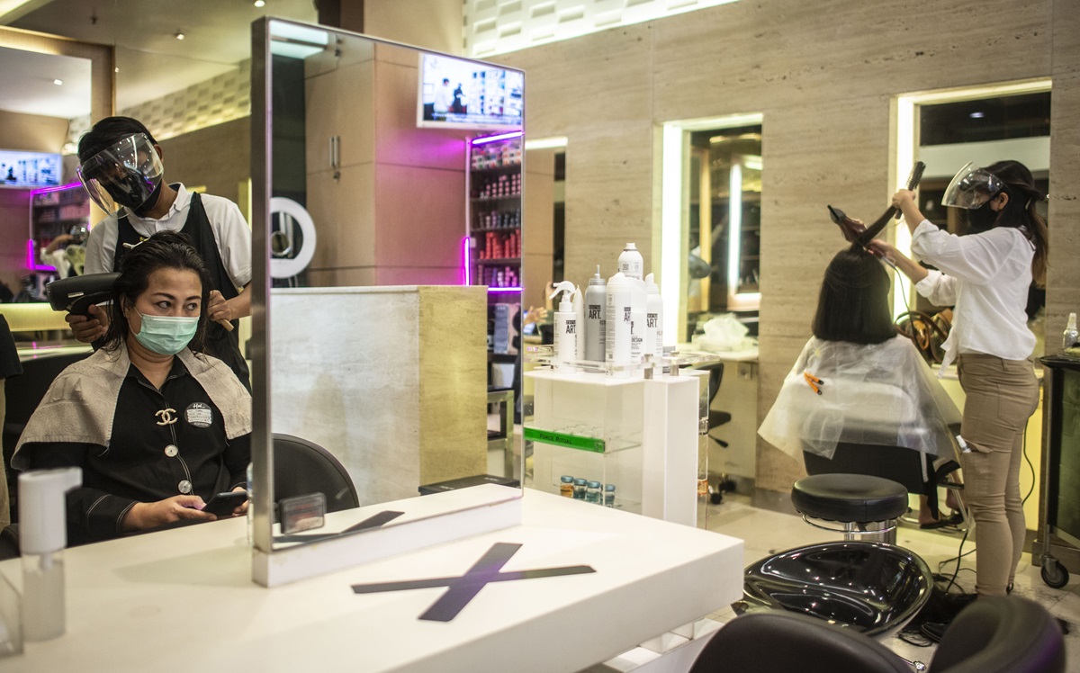 Ciri-Ciri, Penyebab, dan Tips Merawat Rambut Tetap Sehat dan Terlihat Muda