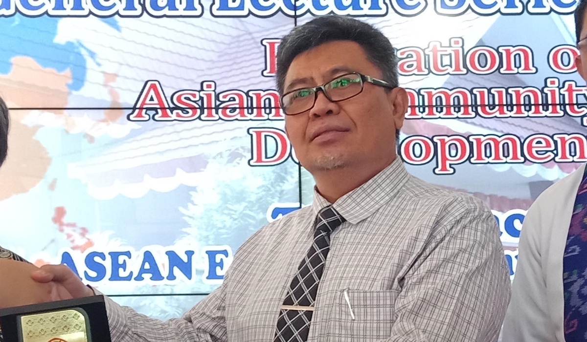 Melanggar UU ITE, Mantan Rektor Untad Divonis 6 Bulan Penjara Melanggar UU ITE, Mantan Rektor Untad Divonis 6 Bulan Penjara