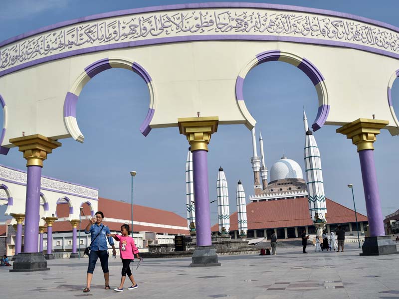 WISATA RELIJI MASJID AGUNG JATENG