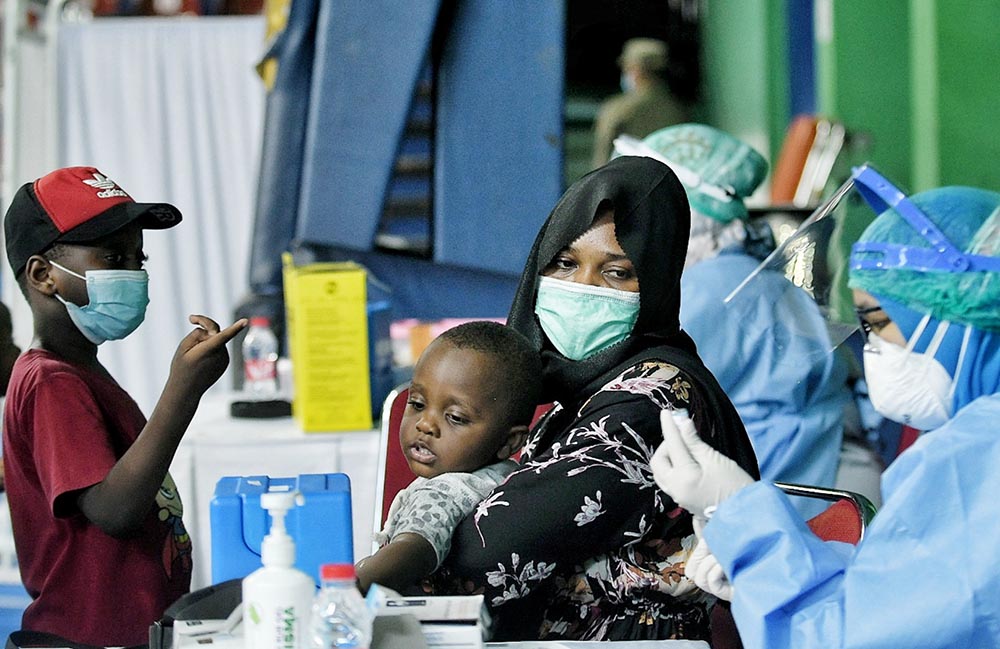 Vaksinasi Untuk Pencari Suaka