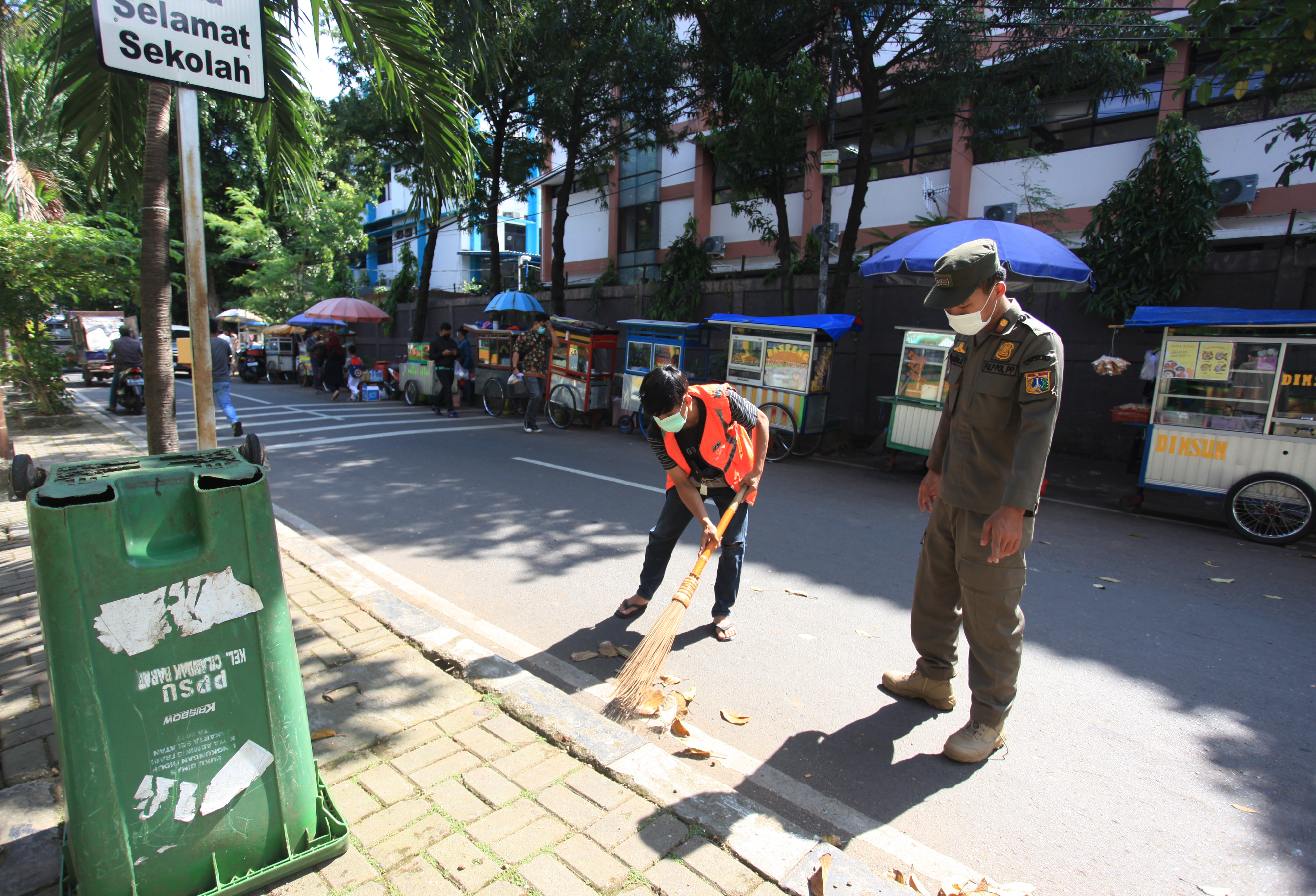 Operasi Prokes Pakai Masker di Cilandak Jakarta
