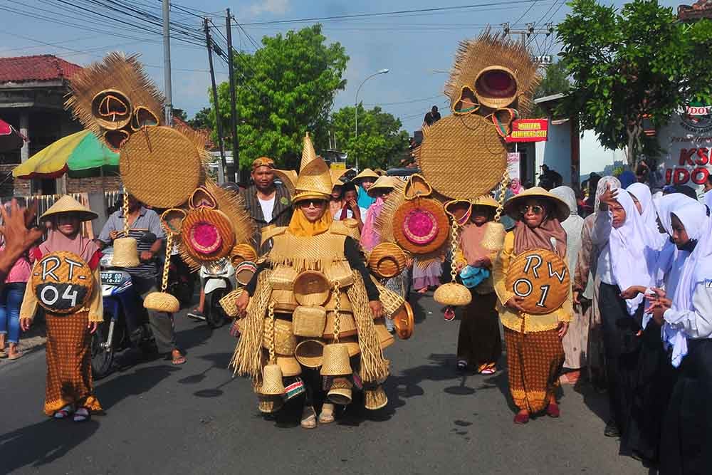 Kirab Tradisi Rabu Wekasan