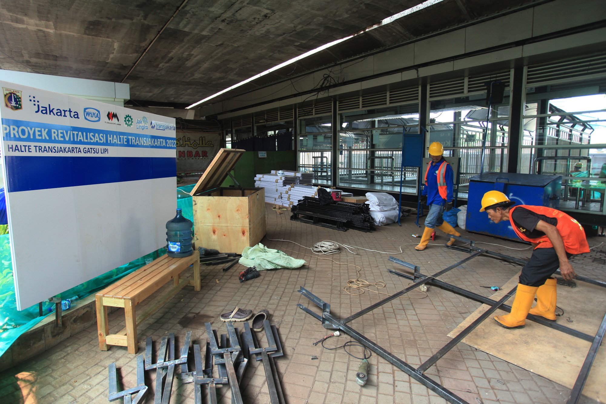 Proyek Revitalisasi Halte Transjakarta Kuningan Barat