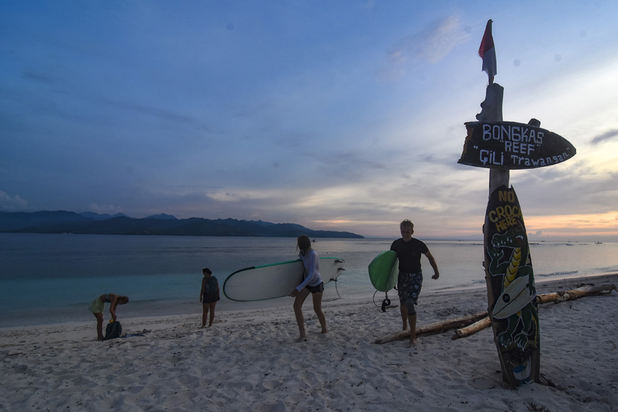 Wisatawan Kunjungi Gili Trawangan Jelang Akhir Tahun Wisatawan Kunjungi Gili Trawangan Jelang Akhir Tahun