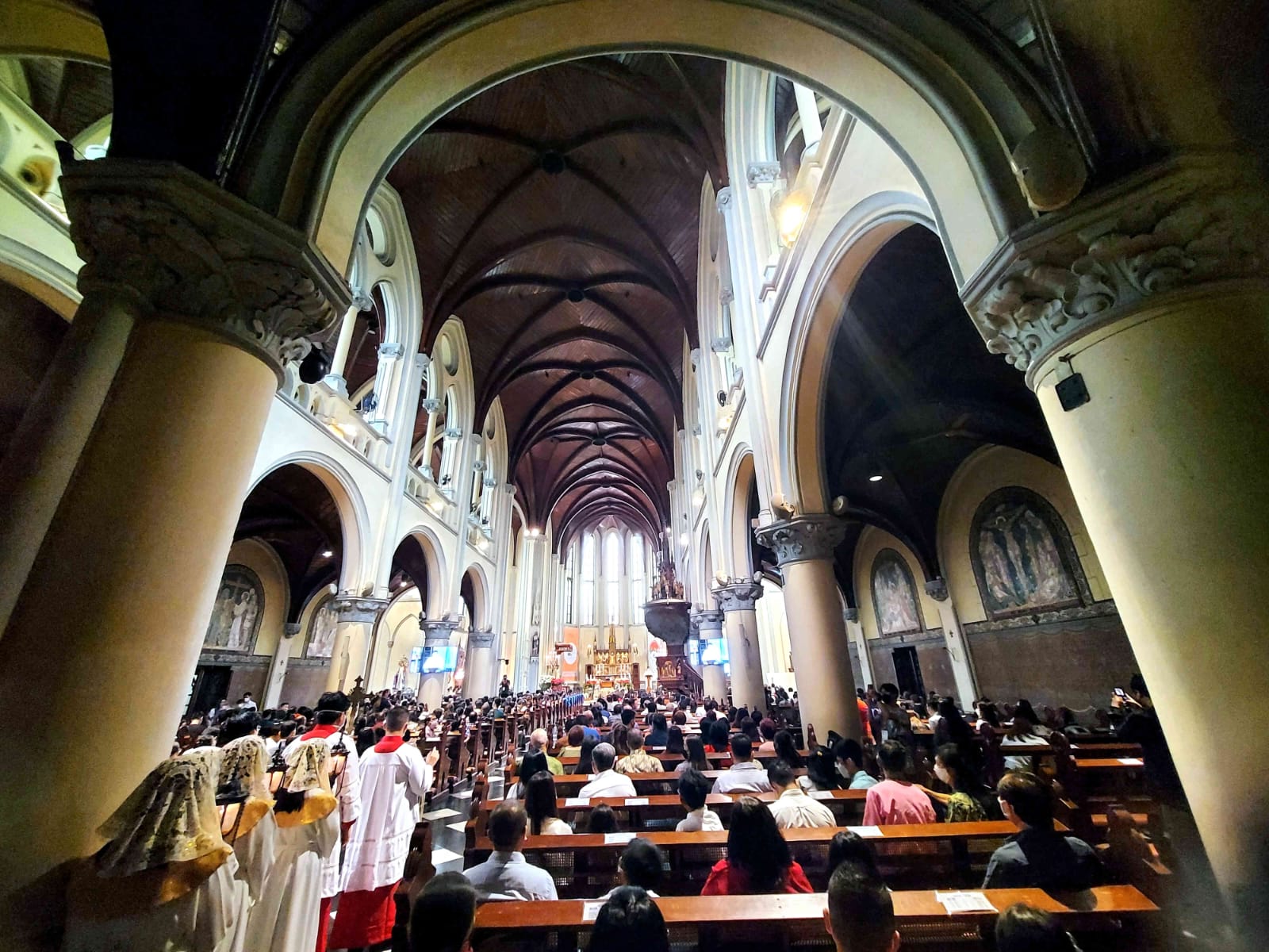 Misa Natal di Gereja Katedral Berjalan Aman dan Hikmat