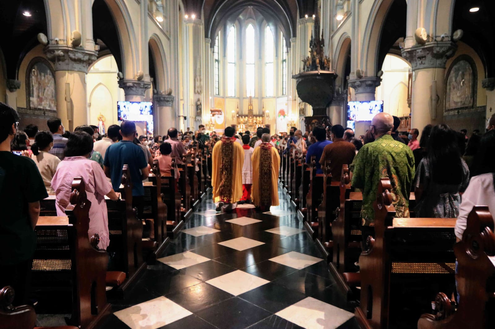 Misa Natal di Gereja Katedral Berjalan Aman dan Hikmat