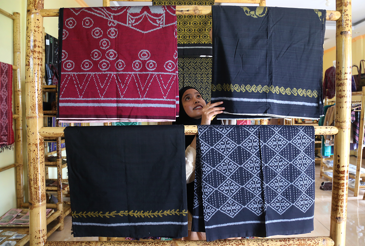 Produksi Kain Khas Tidore