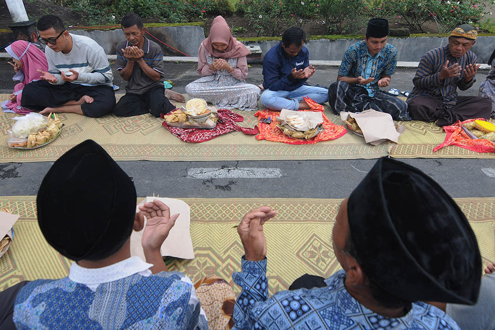 Tradisi Kenduri Syawalan di kaki Gunung Merapi
