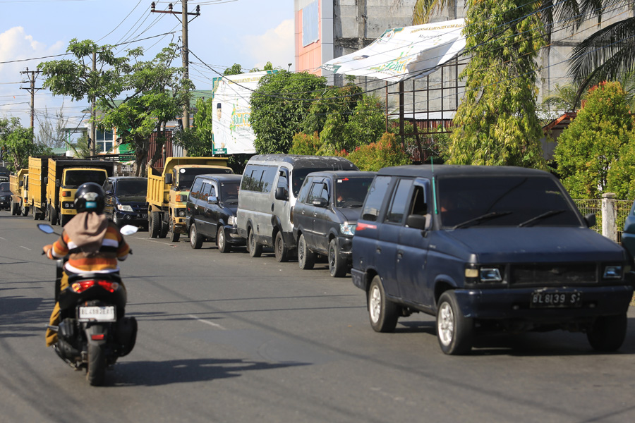 Antrean Pengisian BBM Solar Subsidi