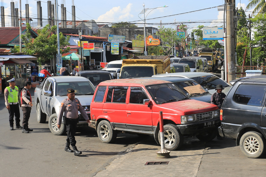 Antrean Pengisian BBM Solar Subsidi