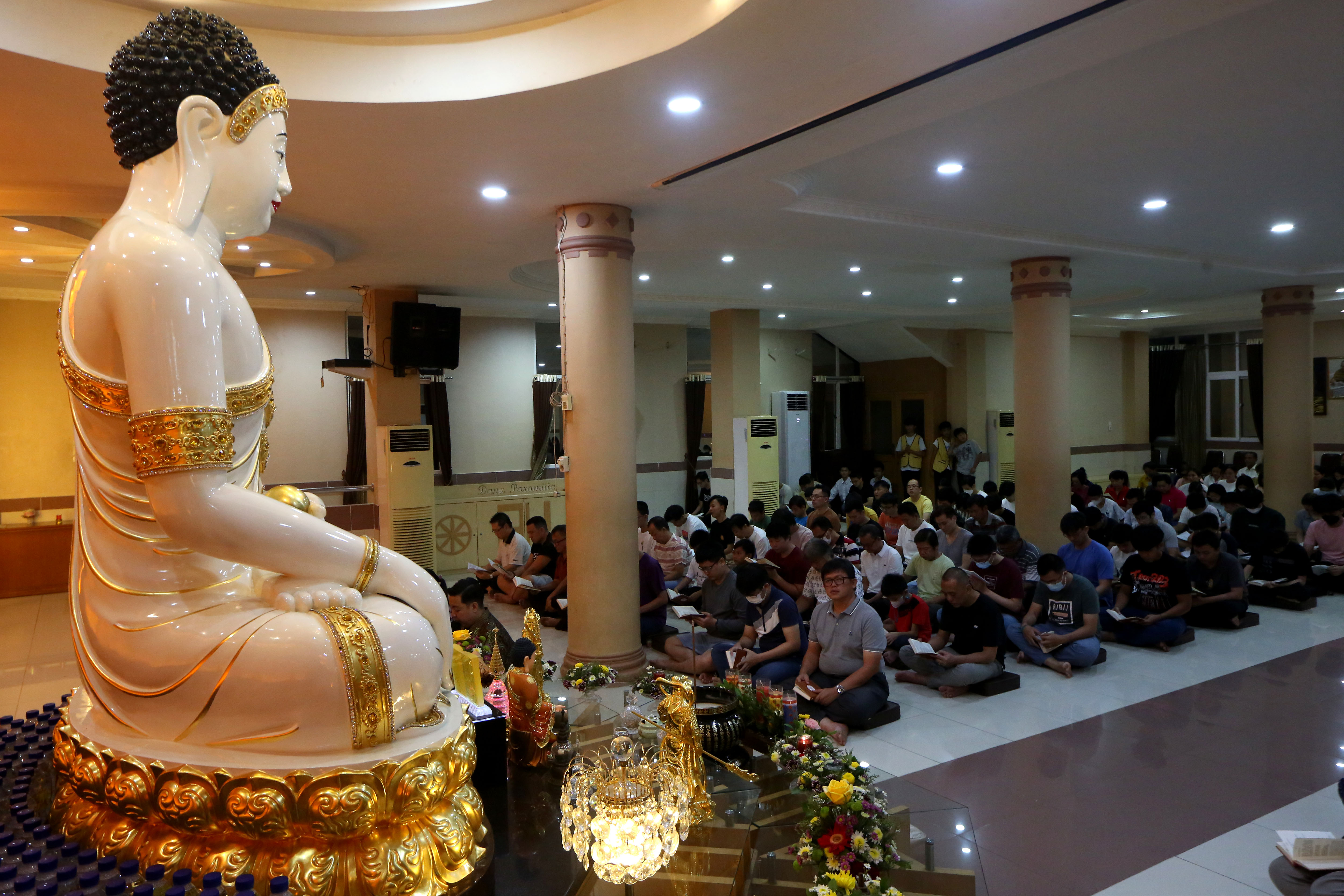 Perayaan Tri Suci Waisak 2567 BE2023 di Indonesia