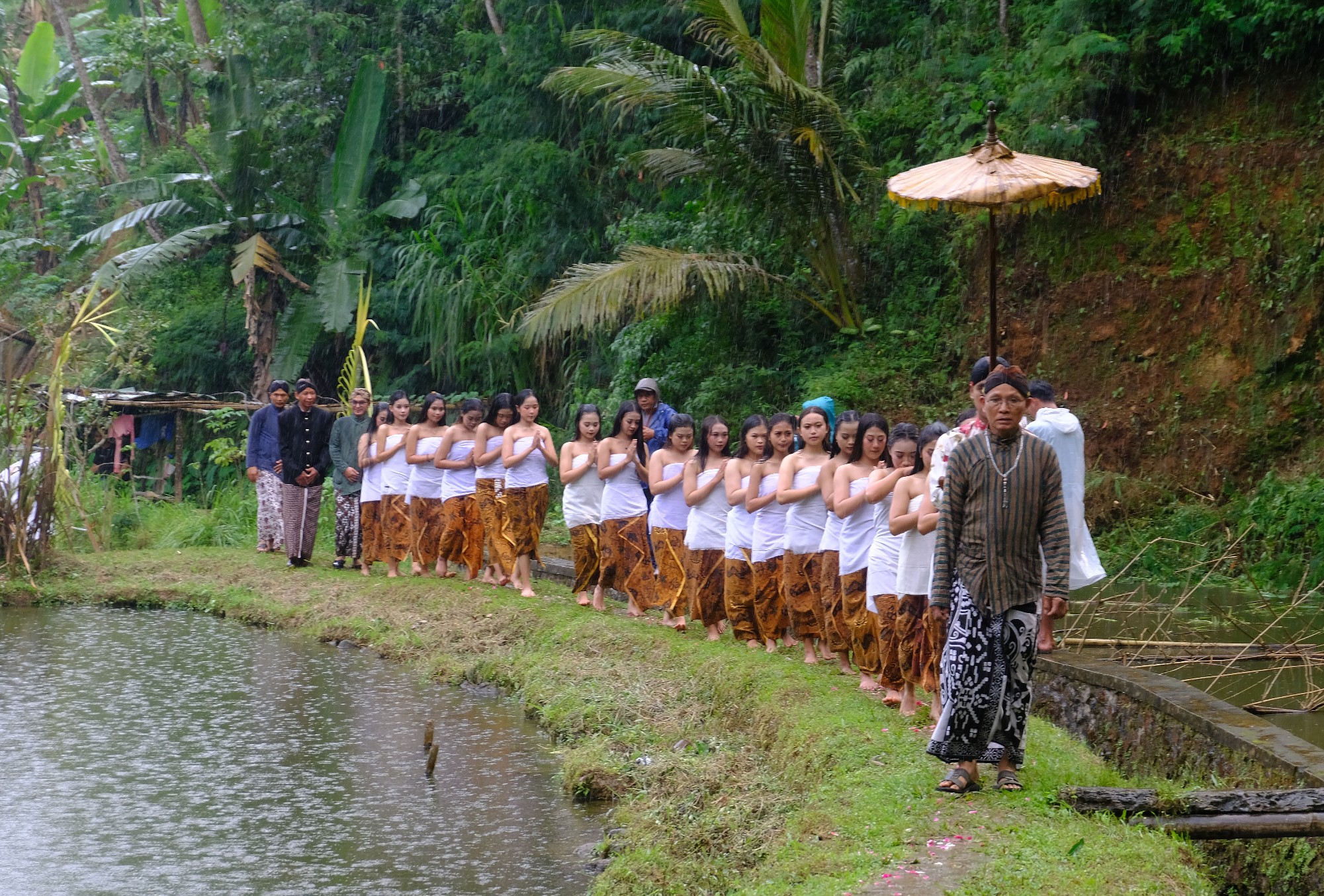 Tradisi Wisuda Penari Lengger