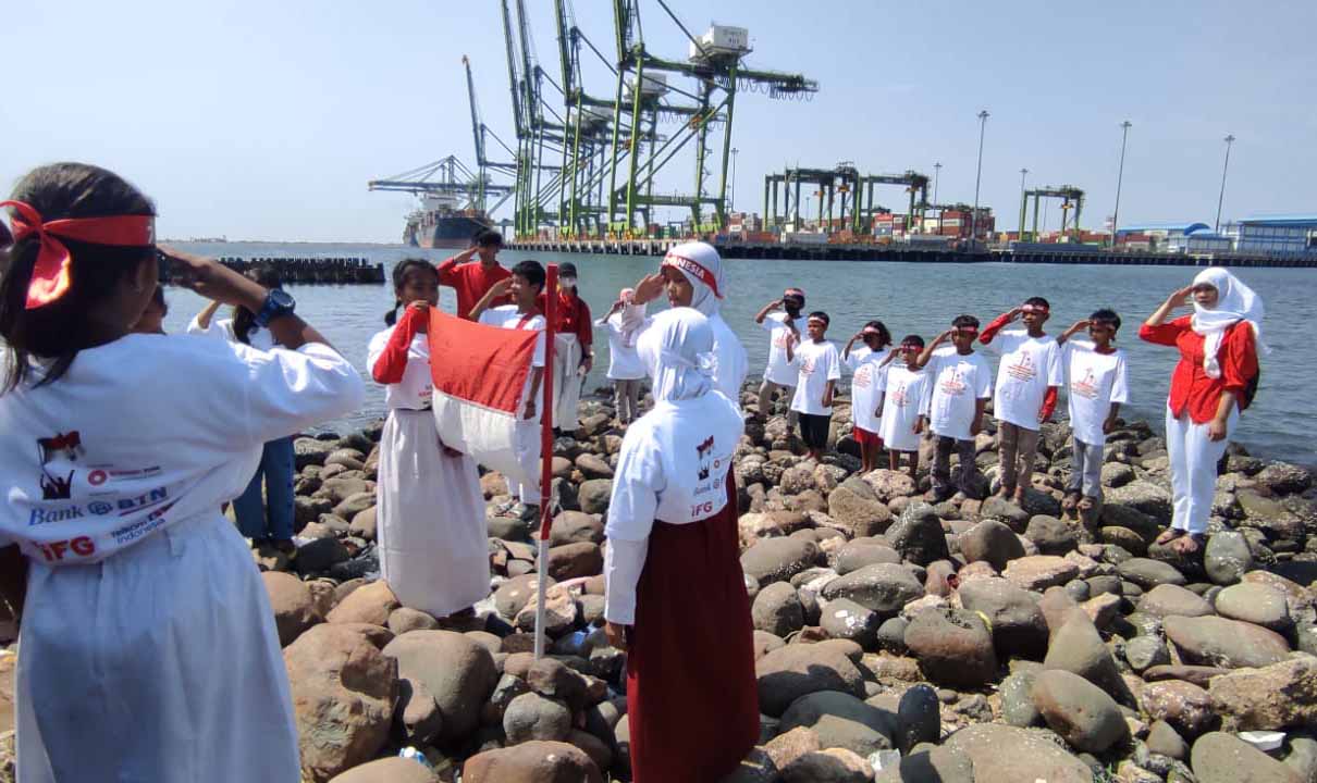 Anak-anak Nelayan Pesisir Jakarta Rayakan HUT ke-78 Kemerdekaan RI