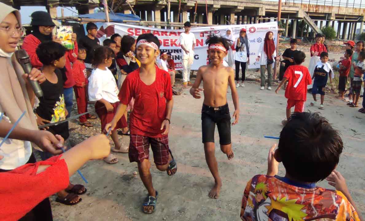 Anak-anak Nelayan Pesisir Jakarta Rayakan HUT ke-78 Kemerdekaan RI