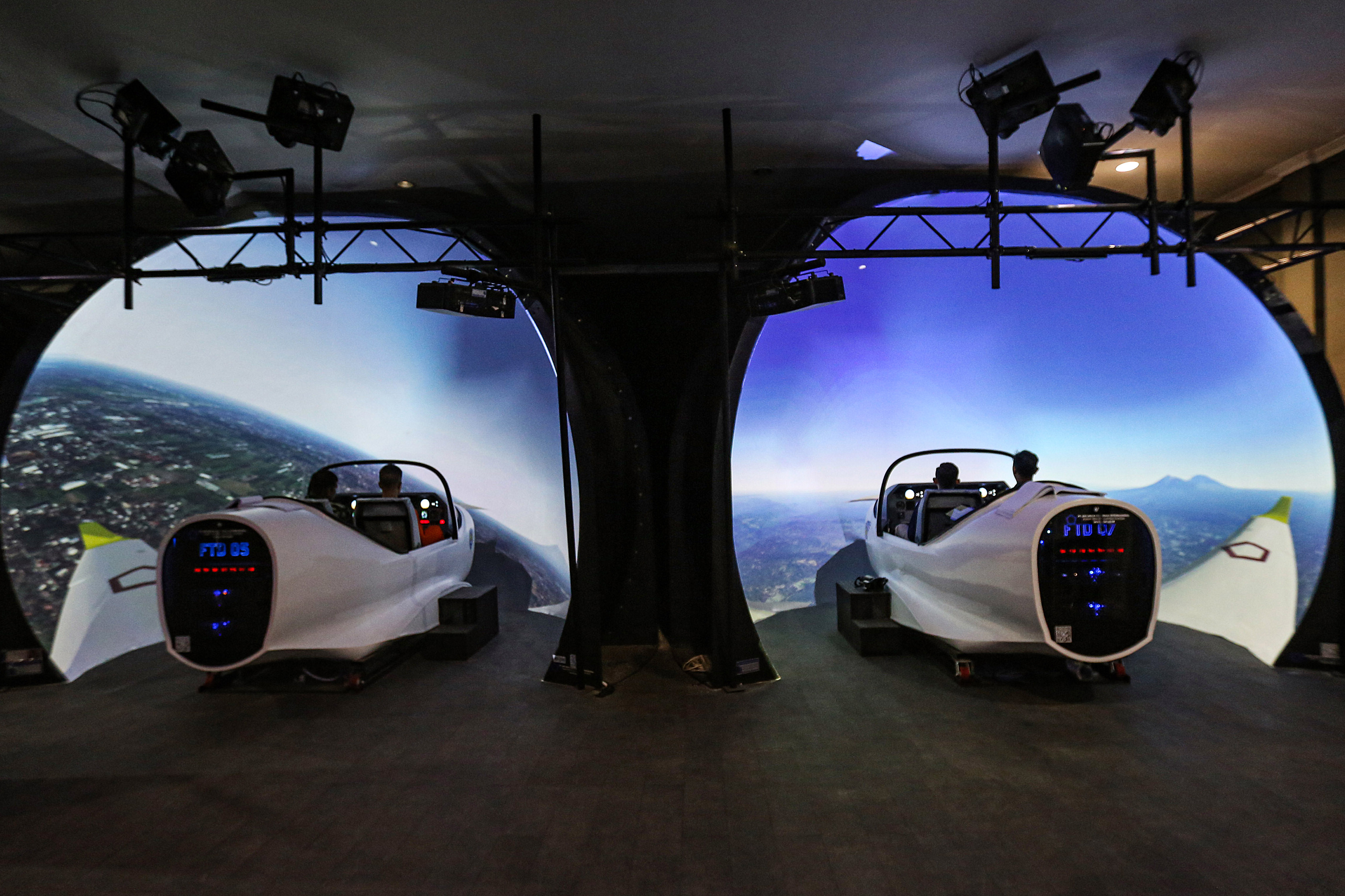 Simulator Pesawat Grob di Skadik 104