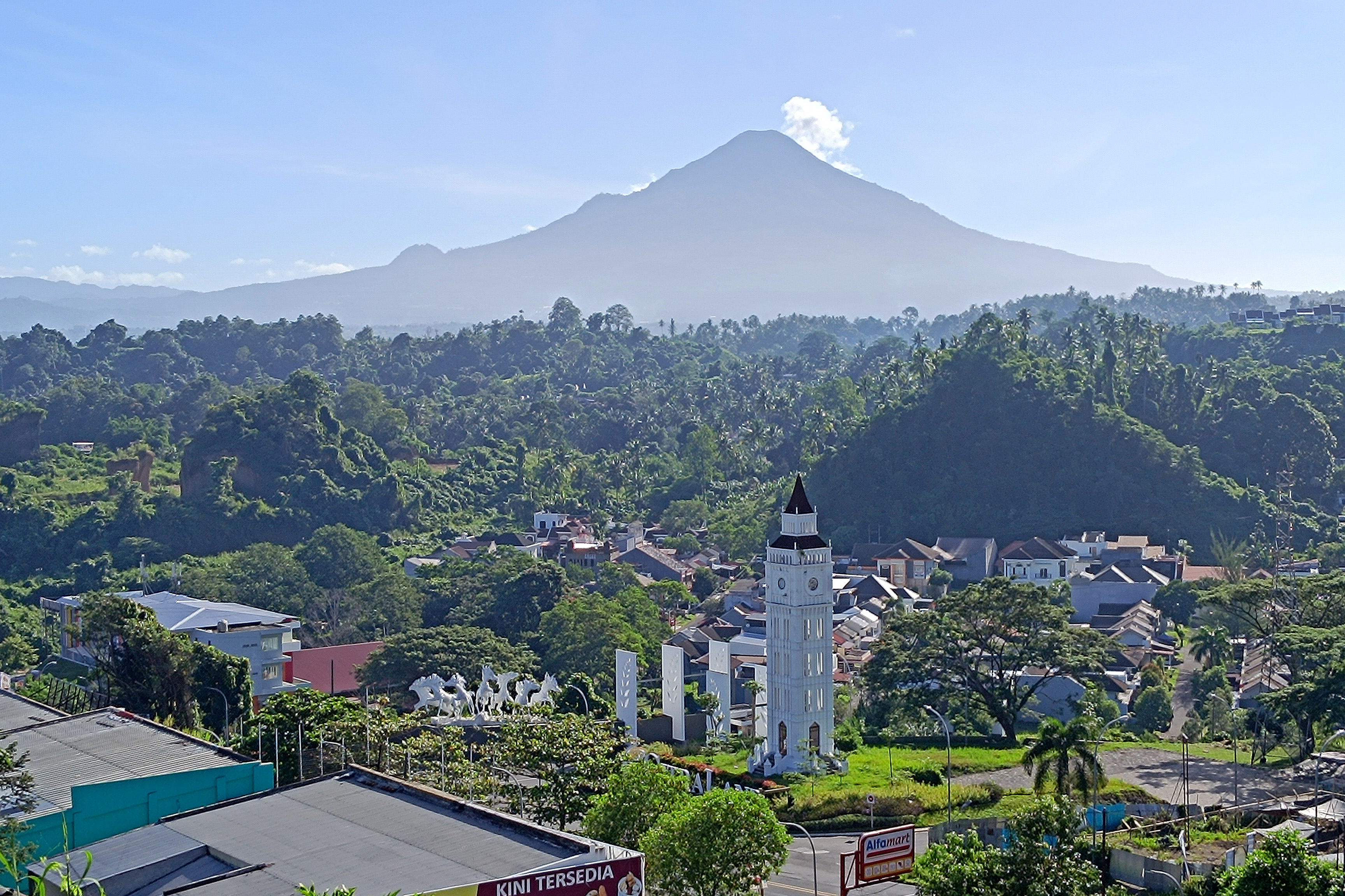 Gunung Lokon di Sulawesi Utara