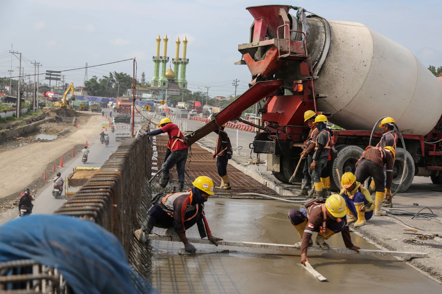 Proyek Peninggian Jalan dan Jembatan Tol Kaligawe Semarang-Demak Proyek Peninggian Jalan dan Jembatan Tol Kaligawe Semarang-Demak