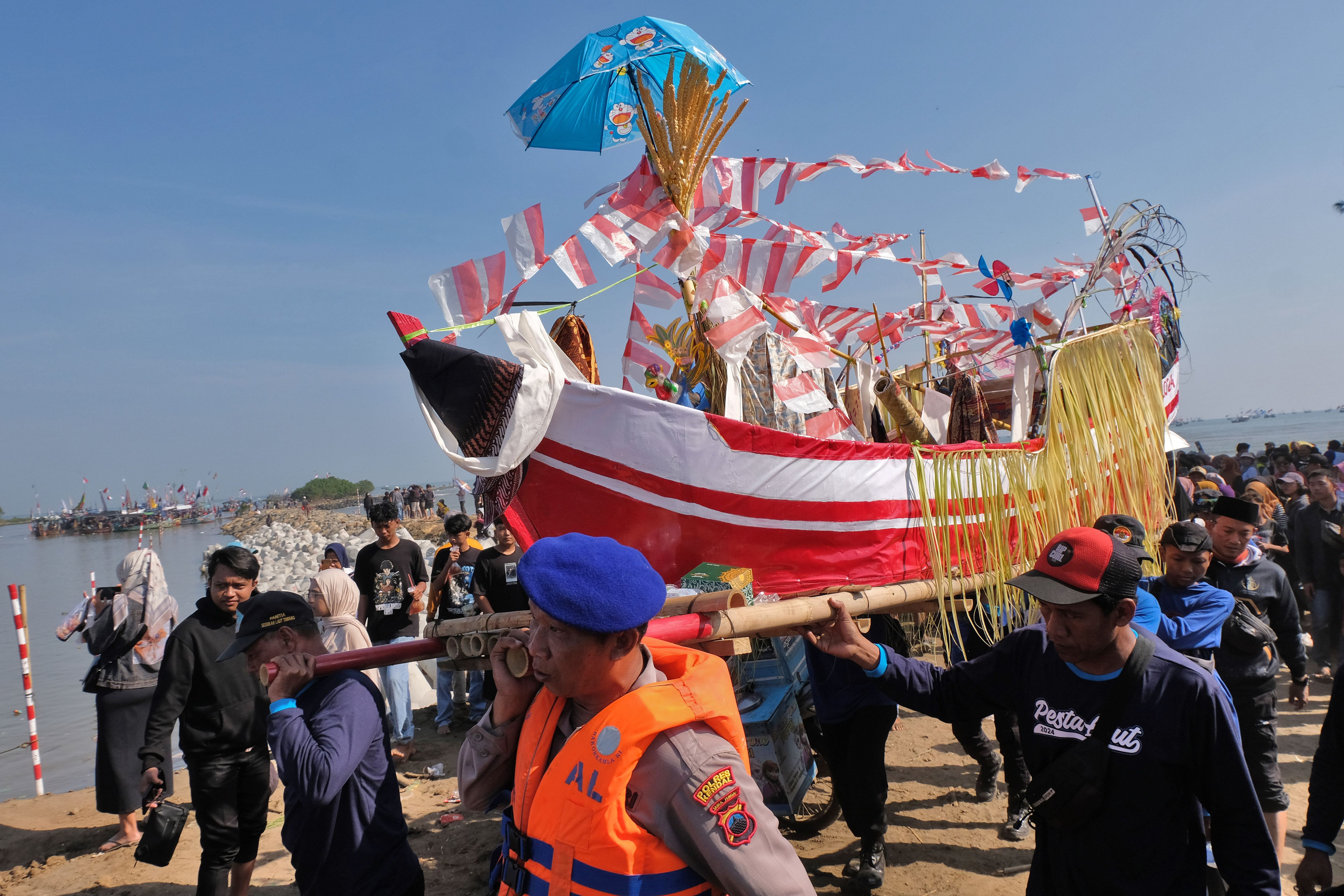 Tradisi Sedekah Laut Tawang