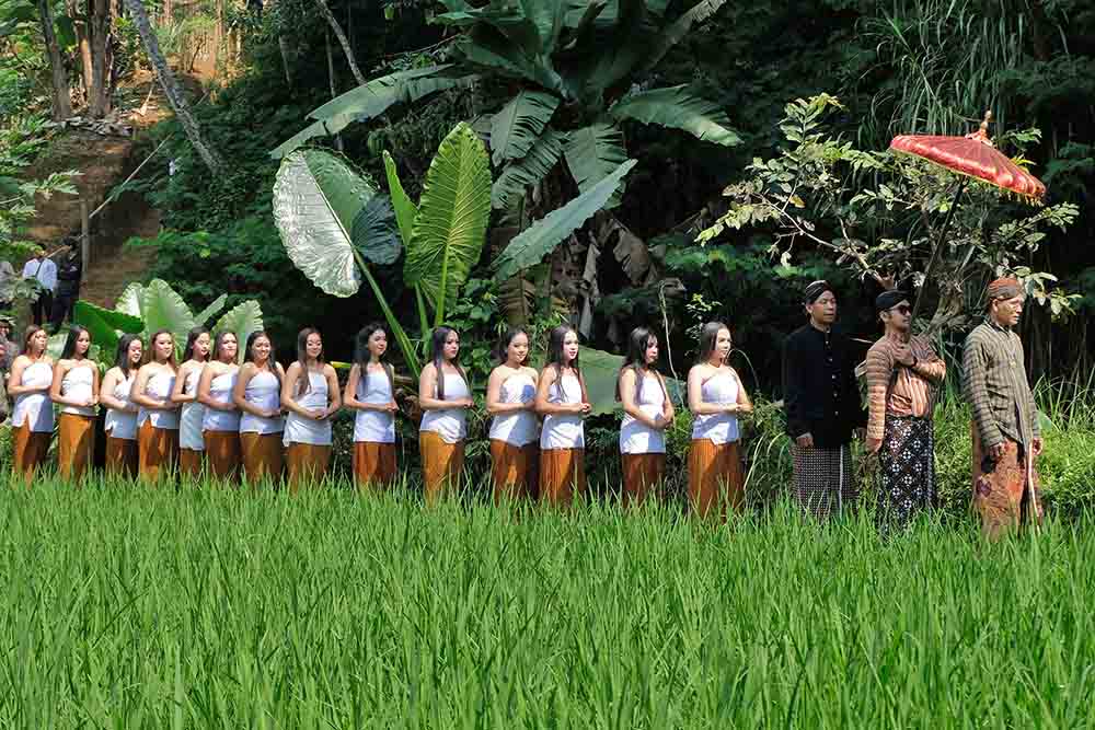 Tradisi Wisuda Penari Lengger Wonosobo